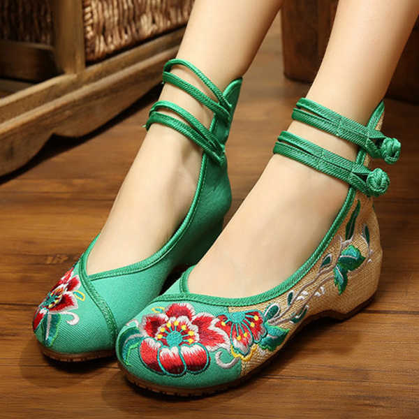 Ticha Oriental Chinese Embroidery Ankle Cuff Covered Toes Short Heel B ...
